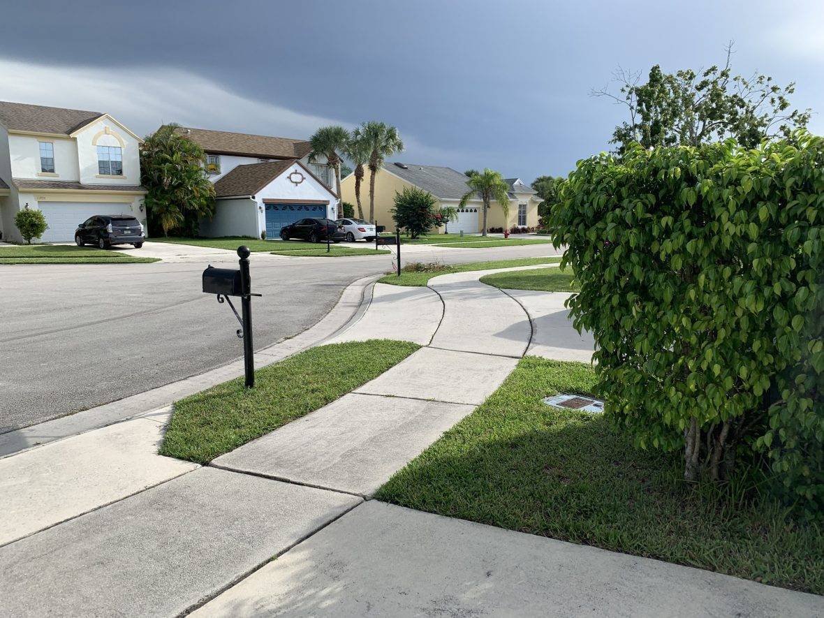 7 Tips for Dealing With Neighbor Disputes - Neighbor Cut Down My Tree